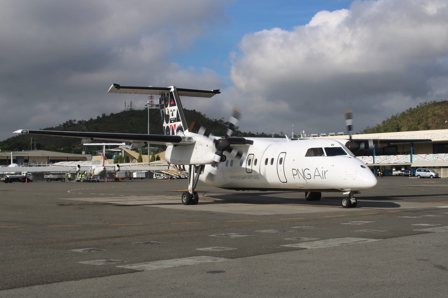DASH 8 | PNG Air